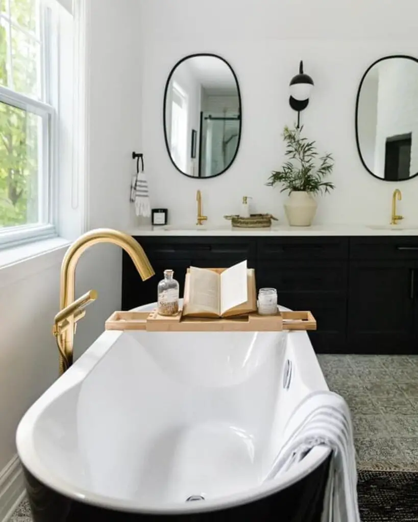 35 Timeless Black and White Bathroom Designs for a Chic, Modern Feel ...
