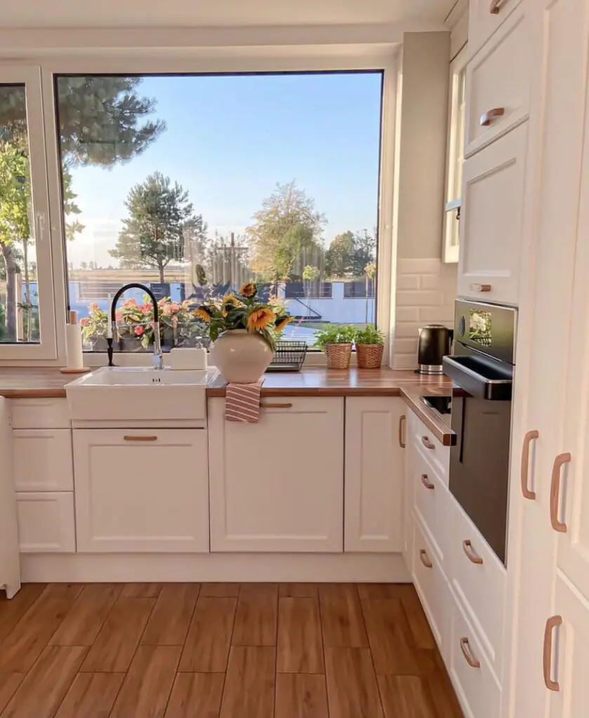 30 Kitchen Window Ideas That Combine Style, Function, and Freshness ...