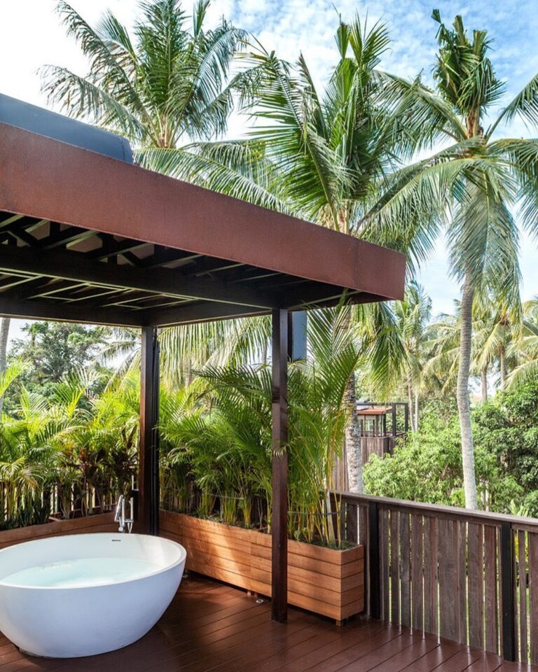 35 Stunning Outdoor Bathroom Ideas for a Nature-Inspired Escape ...
