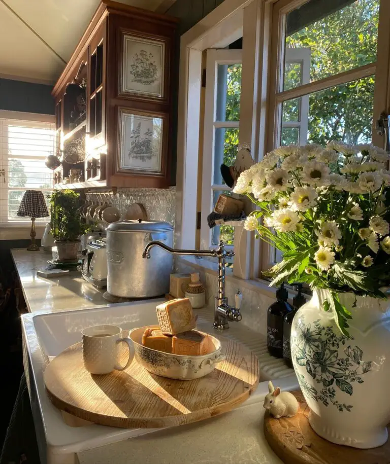 30 Kitchen Window Ideas That Combine Style, Function, and Freshness ...